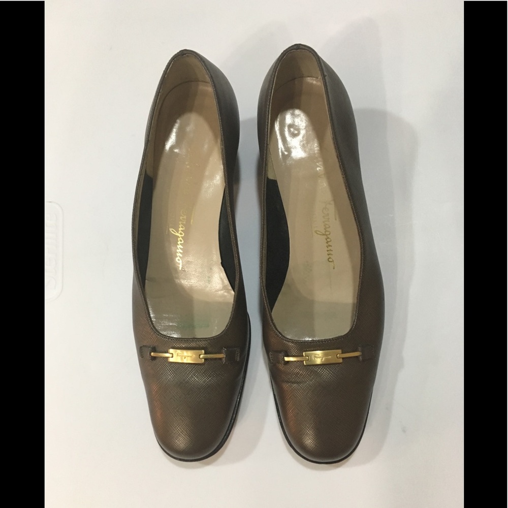 Salvatore Ferragamo Pewter 1” Pumps Size 61/2b - Gem